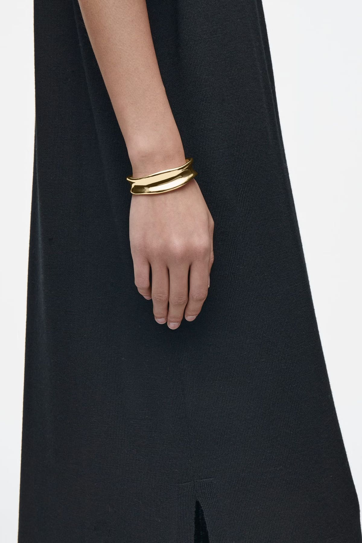Slim Sculpted Cuff | COS UAE