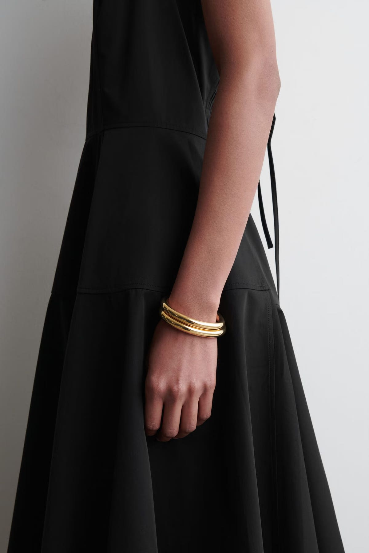 Oval Bangle | COS UAE